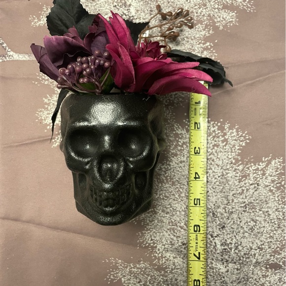 Target | Holiday | Nwt Set Of Four Black Skull Planters 2 With Pink ...